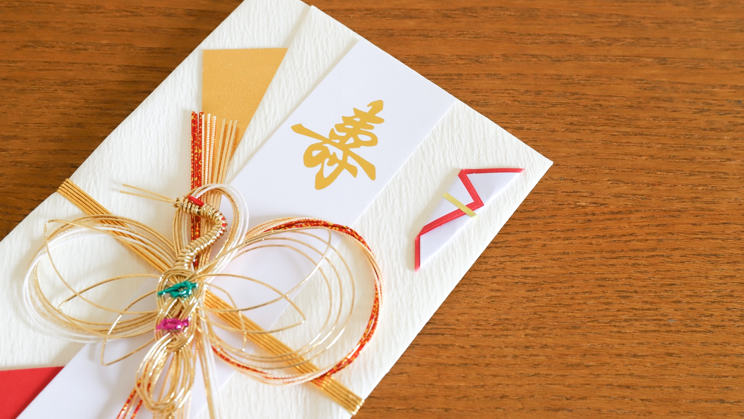 結婚式のお車代の封筒マナーとは？いつ・誰に・いくら渡すのかを解説！｜結婚指輪・婚約指輪の口コミならRingraph