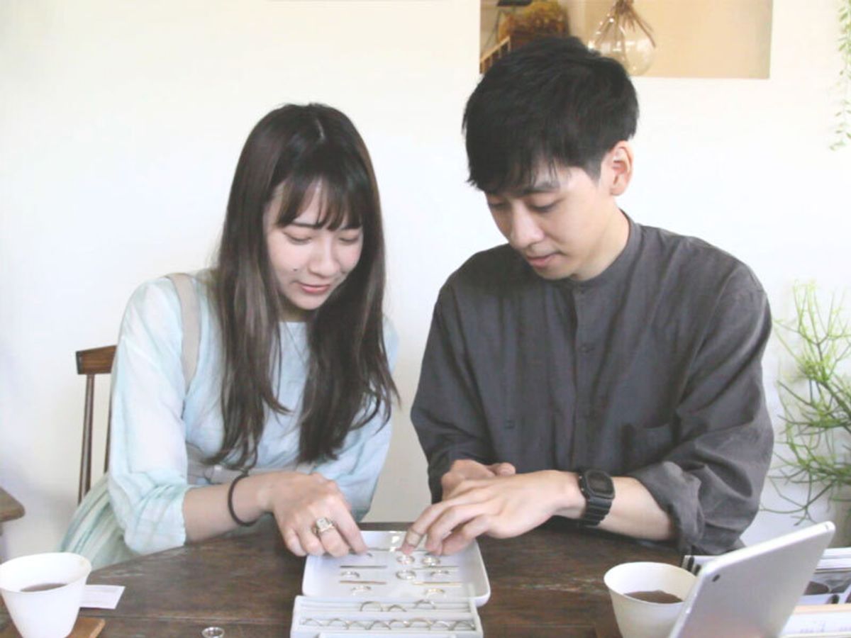 【T様 & M様】とびきりの笑顔とともに完成した結婚指輪uchimari(ウチマリ)｜Ringraph(リングラフ)