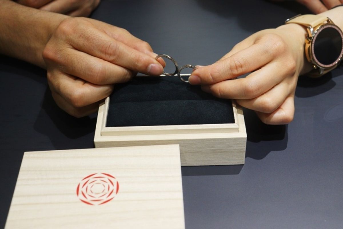 Nさん、Hさん【出雲結(いずもゆい)】1つ1つ｜ 結婚指輪・婚約指輪の口コミならRingraph