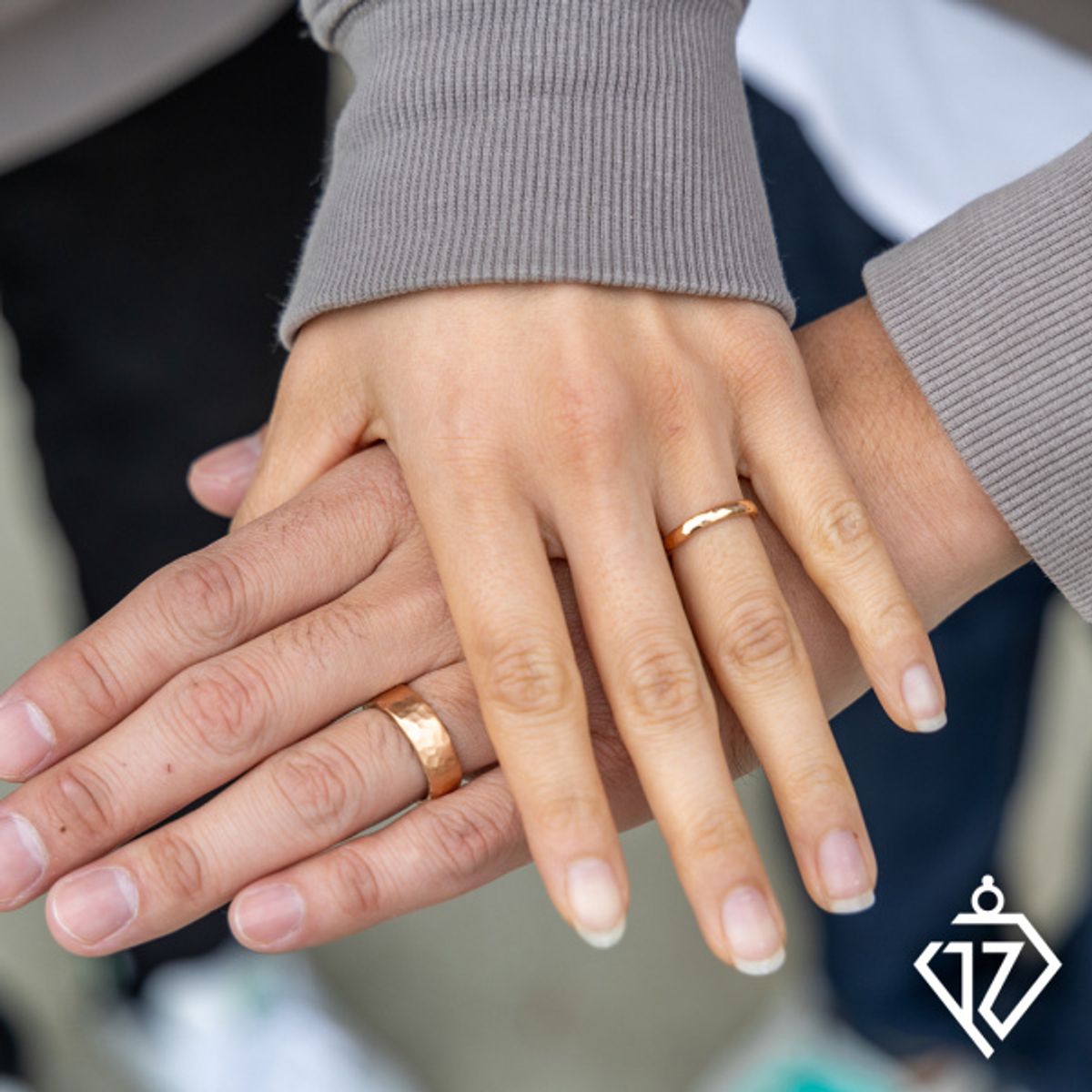 【ワンコ大好きカップル】極太 槌目マリッジリングジュエリー工房 YAMAMOTO｜Ringraph(リングラフ)