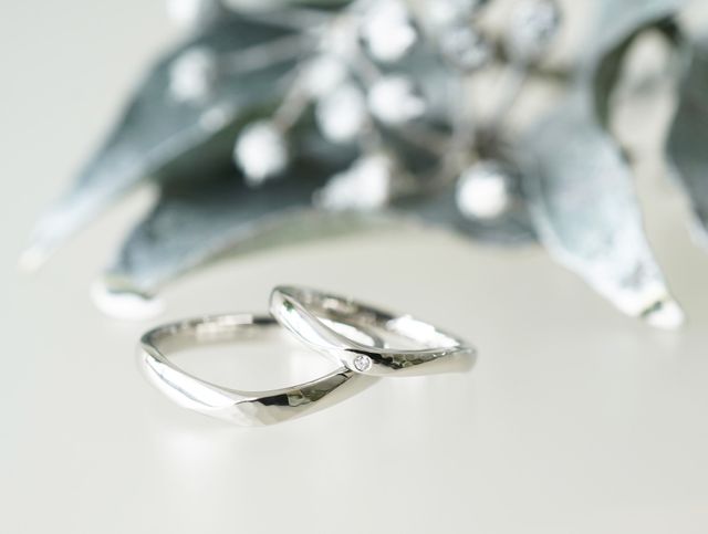 S様・Y様【renri(レンリ)】ウェーブシルエットのご結婚指輪｜ 結婚指輪・婚約指輪の口コミならRingraph